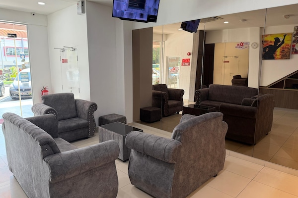 Área de estar no saguão