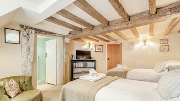 Quarto duplo | Cofres nos quartos, ferros/tábuas de passar roupa, Wi-Fi de cortesia