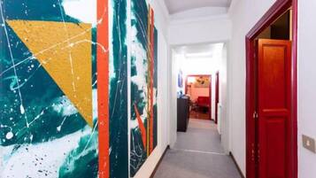 Quarto Triplo (External Private Bathroom) | 4 quartos, secretária, cortinas/cortinados opacos, Wi-fi grátis