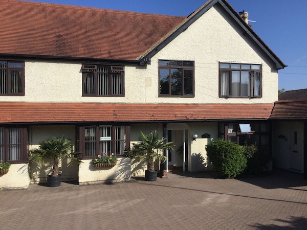 High Hedges Apartments - Oxford