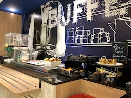 Café da manhã com buffet todos os dias mediante uma taxa