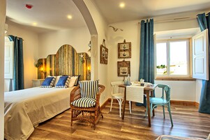 Suíte estúdio | Cofres nos quartos, quartos à prova de som, Wi-Fi de cortesia