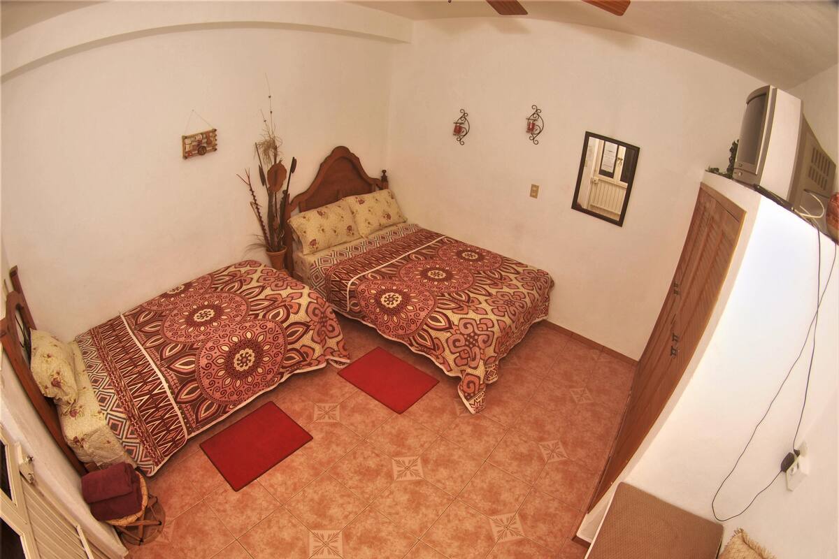 Ferro/tábua de engomar, roupa de cama fornecida 