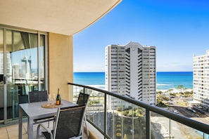 Apartamento Deluxe, 3 quartos, casa de banho anexa, vista para o oceano | Varanda