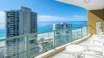 Apartamento, 2 quartos, 2 casas de banho, vista para o oceano | Varanda