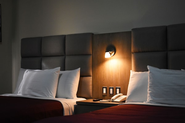 Quarto Duplo Comfort | Cortinas/cortinados opacos, Wi-fi grátis, roupa de cama fornecida