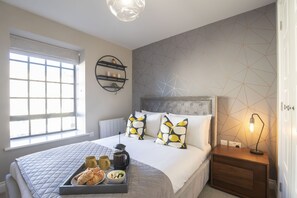 Apartamento standard, 2 camas de casal | 2 quartos, individualmente decorados, individualmente mobiliados