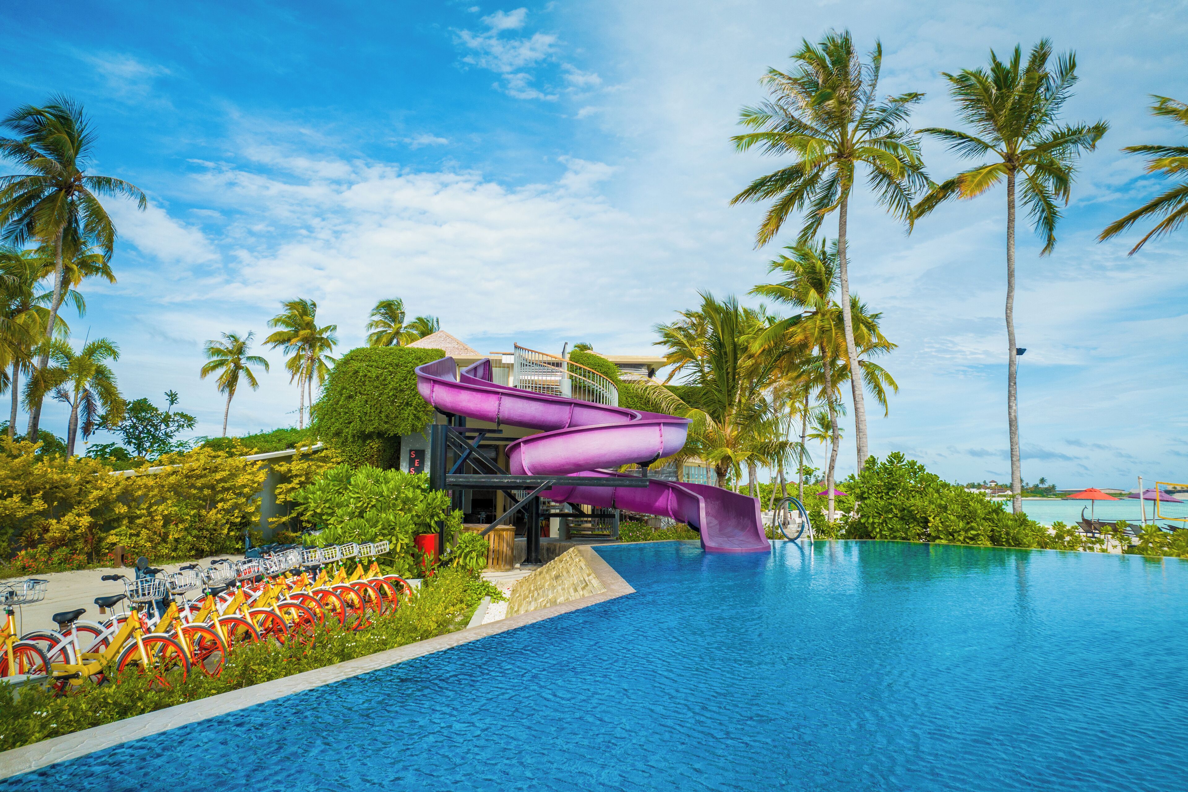 3 piscinas exteriores, toldos gratuitos, guarda-sóis 