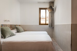 Quarto Duplo Económico, 2 camas individuais, não fumadores | Cortinas/cortinados opacos, Wi-fi grátis, roupa de cama fornecida 