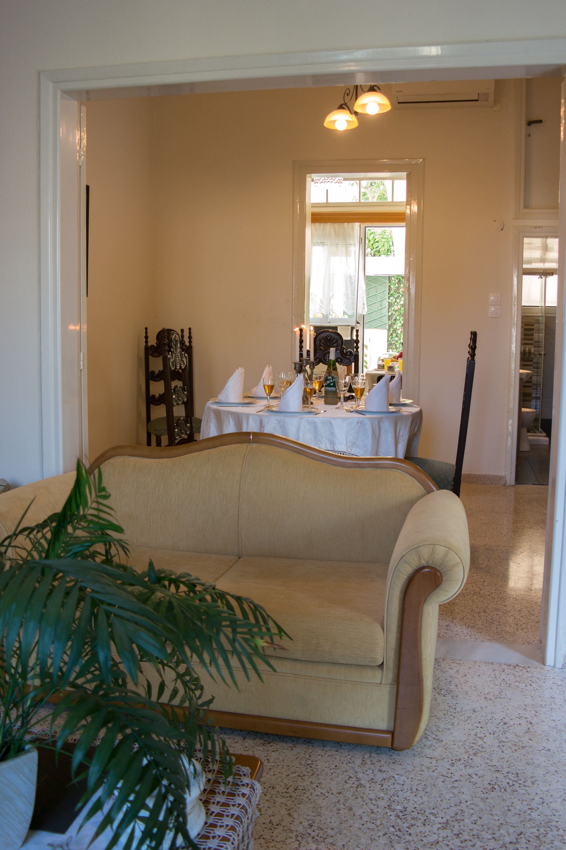 Apartamento Cidade | Sala de estar | Televisor de ecrã plano de 38 polegadas com canais por cabo, televisor 