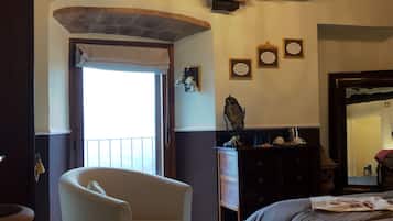 Quarto Duplo de Luxo, vista para a montanha | Roupa de alta qualidade, edredÔes de penas, secretåria, Wi-fi gråtis