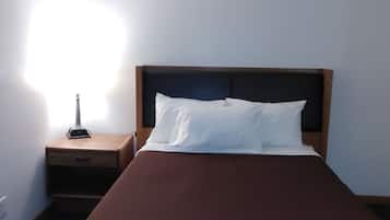 Quarto Individual Executivo, 1 cama de casal, não fumadores | Com decoração personalizada, com mobília individualizada, secretária