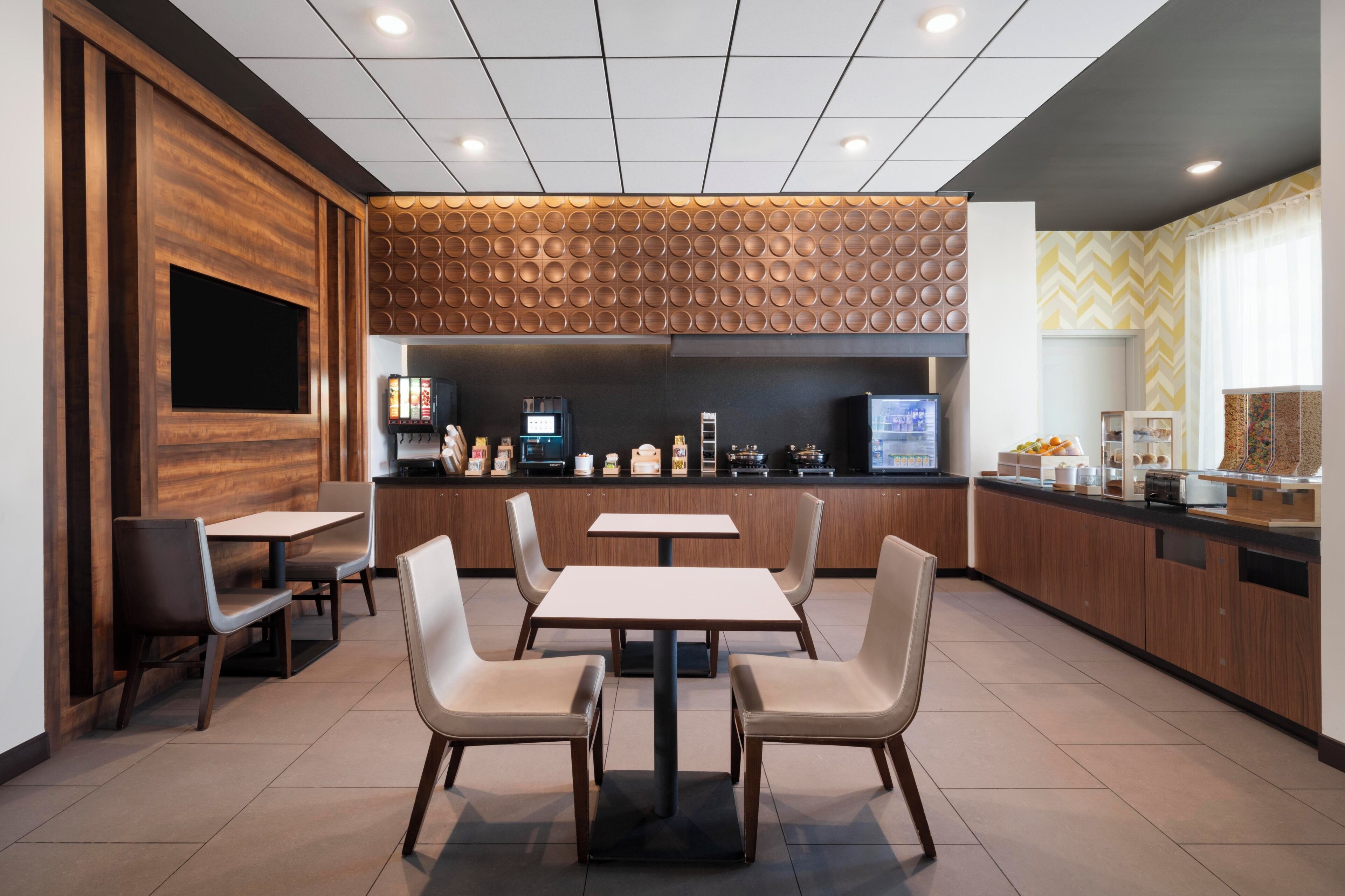 Café da manhã com buffet grátis todos os dias