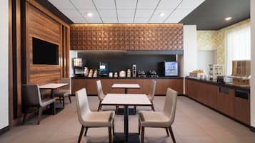Café da manhã com buffet grátis todos os dias