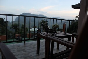 Quarto Panorâmico, 2 camas de casal, não fumadores, vista para a montanha | Vista da varanda