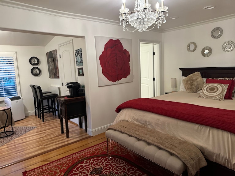 Private Cottage By The Sea \Nin The Most Prestigious Part Of Santa Monica. - Santa Monica, CA