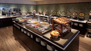 Pequeno-almoço tipo buffet diário (1540 JPY por pessoa)