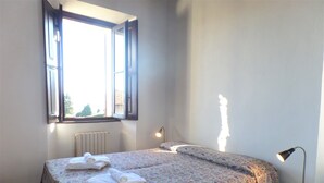 Casa, 2 quartos, vista para o lago | 2 quartos, escrivaninha, espaço de trabalho para notebook