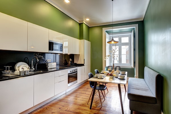 Apartamento Premium, 2 quartos | Cozinha privada | Um frigorífico/congelador grande, um micro-ondas, um forno