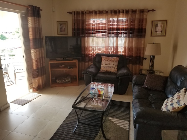 Amplio, Apartamento 2br Ubicado En El Centro: El Corazón De Kingston - Kingston, Jamaica