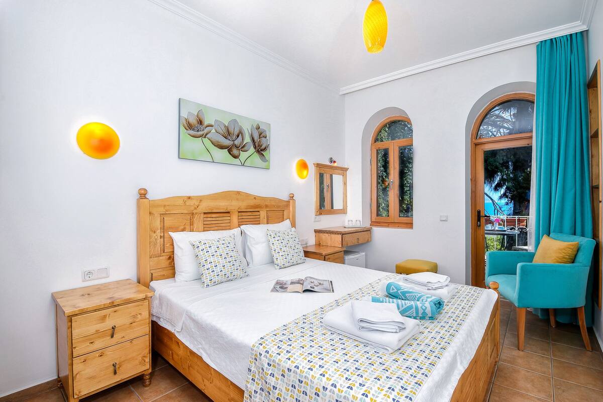 Quarto, varanda, vista para o mar | Minibar, cofre no quarto, cortinas/cortinados opacos 