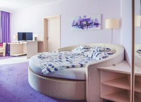 Quarto superluxo | Frigobar, escrivaninha, cortinas blackout, quartos à prova de som