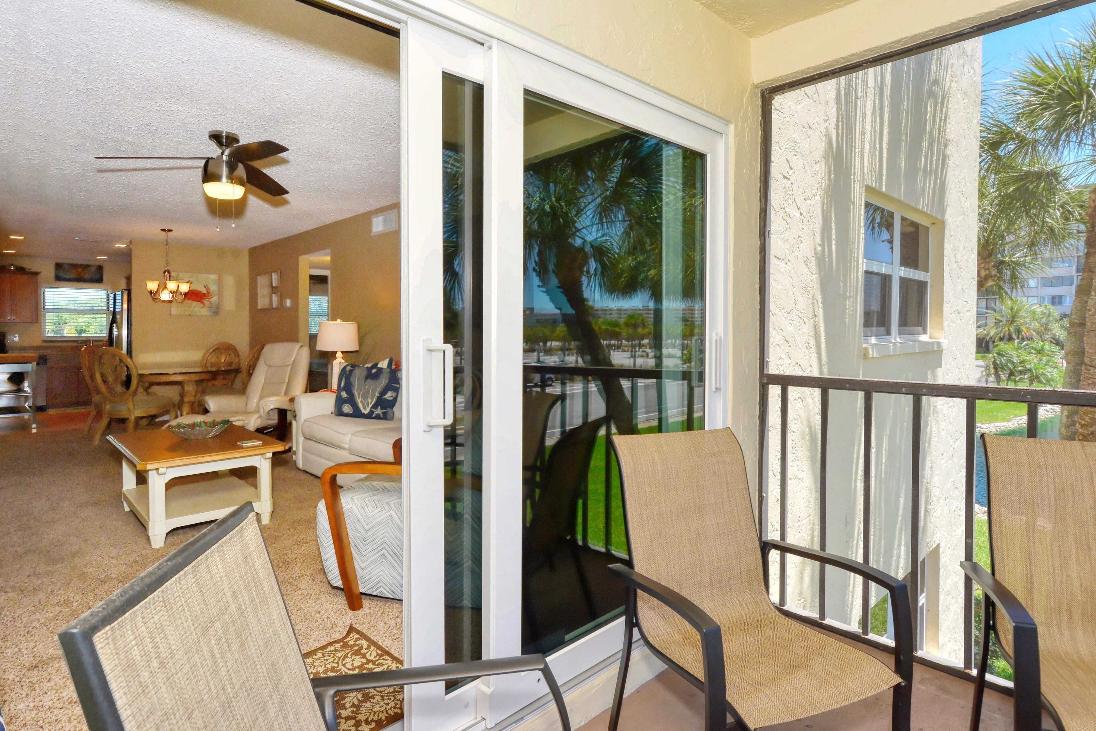 Condo# 212  Renovated 2 Bedroom 2 Bath Accross The Street From Beautiful Siesta Key Beach - Siesta Key, FL