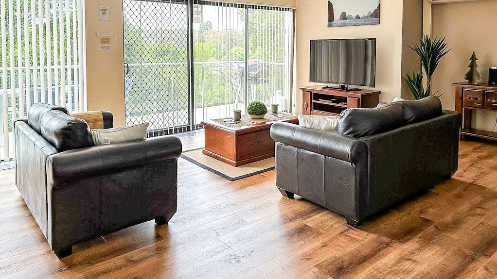 Paradiso, 3,4 Laman Street - Comfortable Unit With Water Views, Aircon, Solar Heated Pool And In The Heart Of Town - Port Stephens