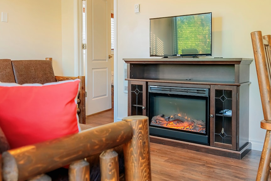 Newly Renovated, Waterfront Cottages Located In Prince Edward County - Prince Edward