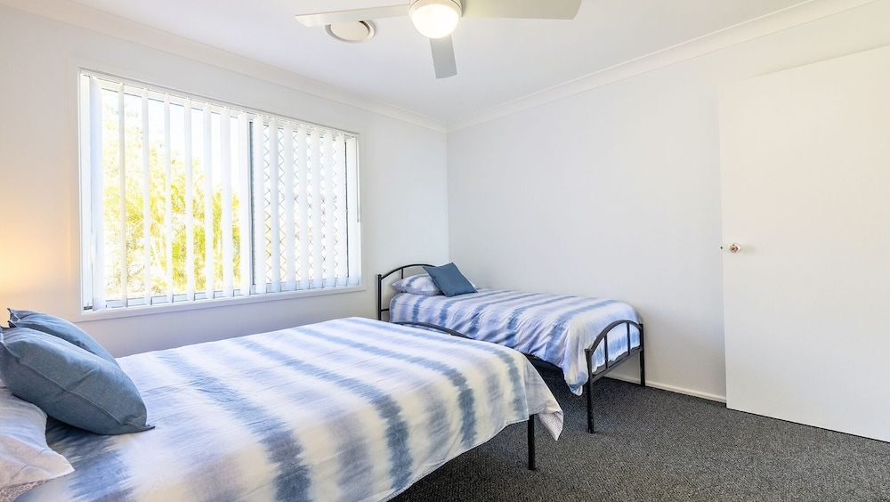 33 Gloucester St - Beautifully Furnished House With Stunning Views And A Pool - Nelson Bay