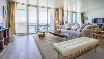 Apartamento em Condomínio Fechado, 2 quartos, não fumadores (B) | Sala de estar | TV de ecrã plano