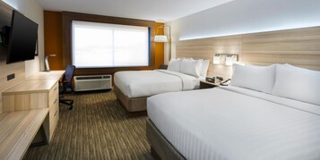 Cofre no quarto, secretária, cortinas/cortinados opacos 