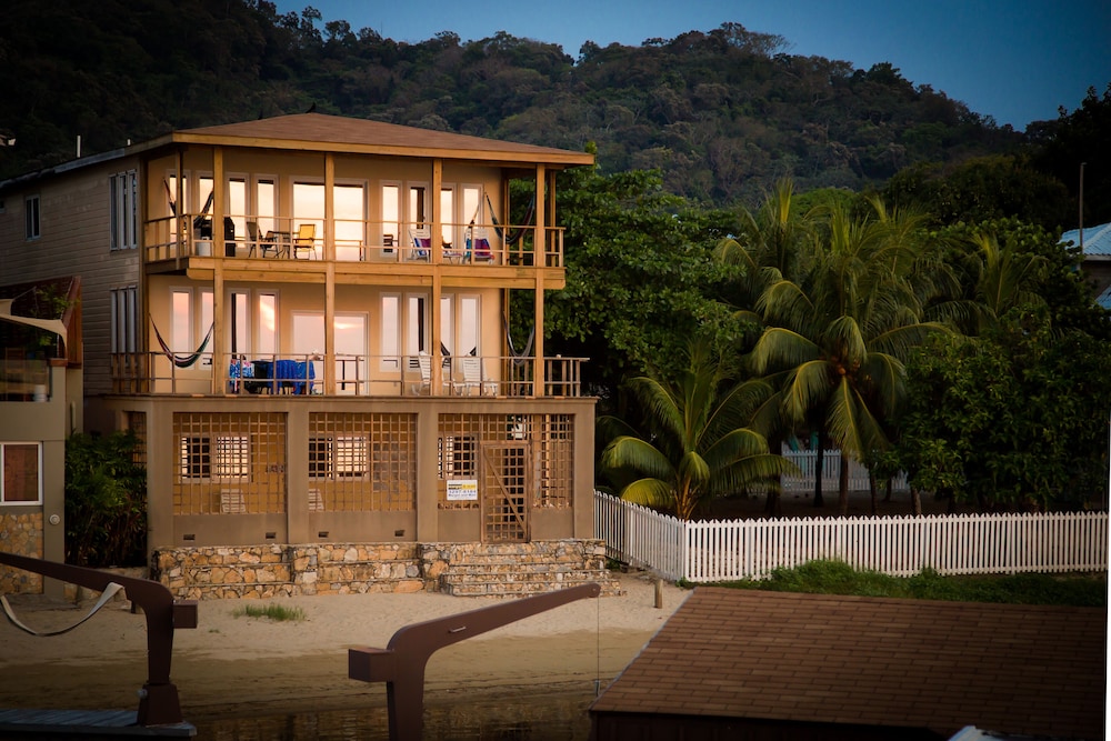 Frente A La Playa! Buceo, Snokeling Y Kayak En El Sitio. Penthouse Y Suites De Juegos! - Sandy Bay