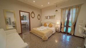 Suite Comfort, 1 cama de casal e sofá-cama, banheira de hidromassagem grande, junto ao jardim | Minibar grátis, cofre no quarto, secretária, quartos insonorizados 