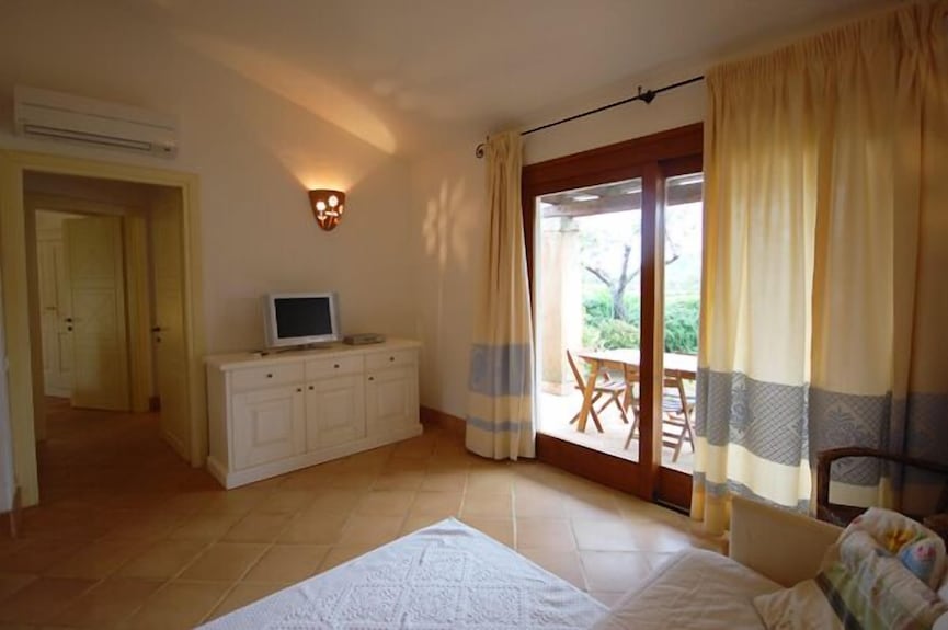 Belle Villa Jardin Et Piscine Près De La Station Balnéaire - Province of South Sardinia