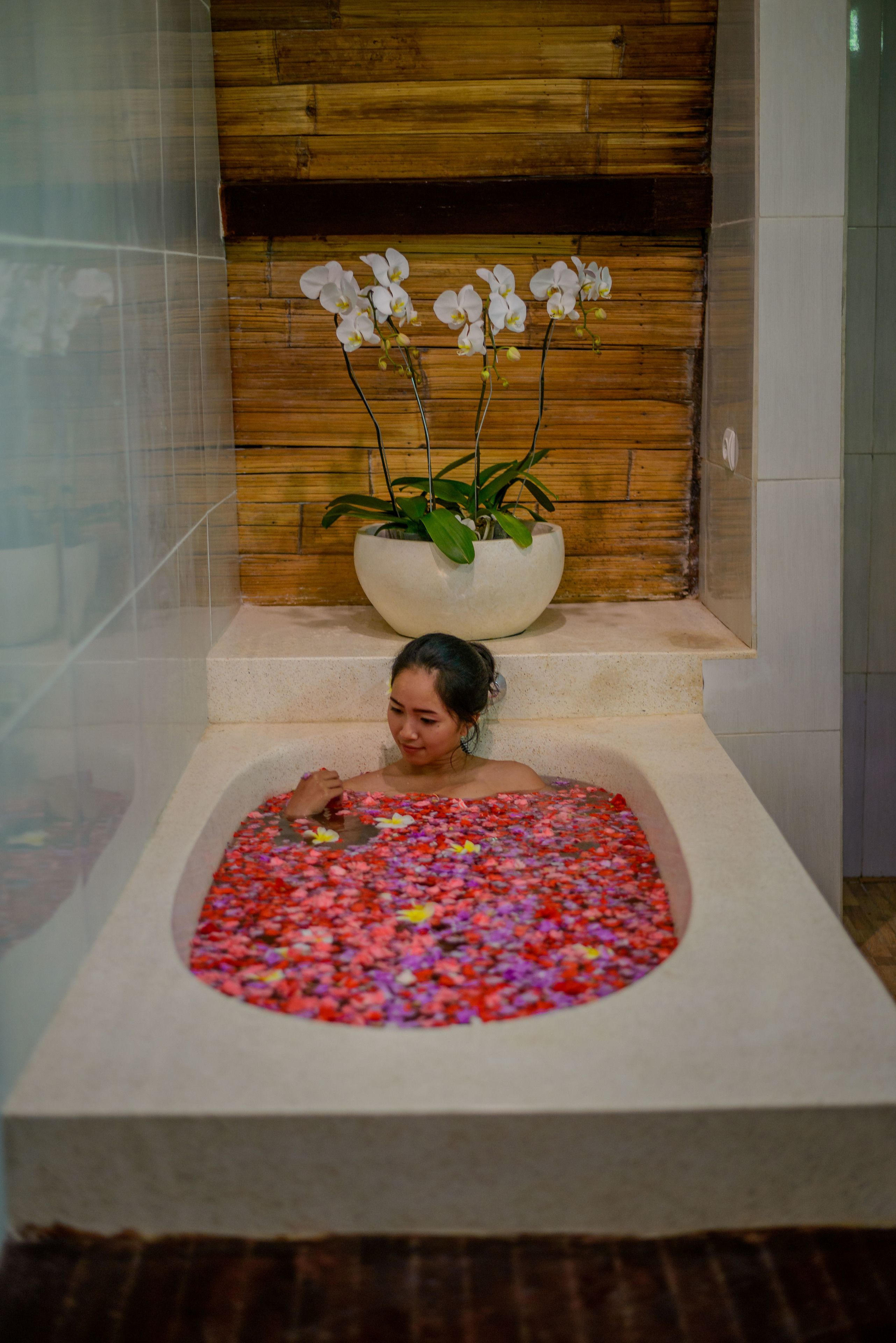 Suite, vista para o rio | Casa de banho | Um polibã, um chuveiro fixo, artigos de higiene pessoal grátis 