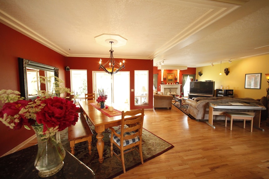 Family Friendly Home In Vineyard Next To Award Winning "Cathedral Ridge Winery." - Hood River, OR