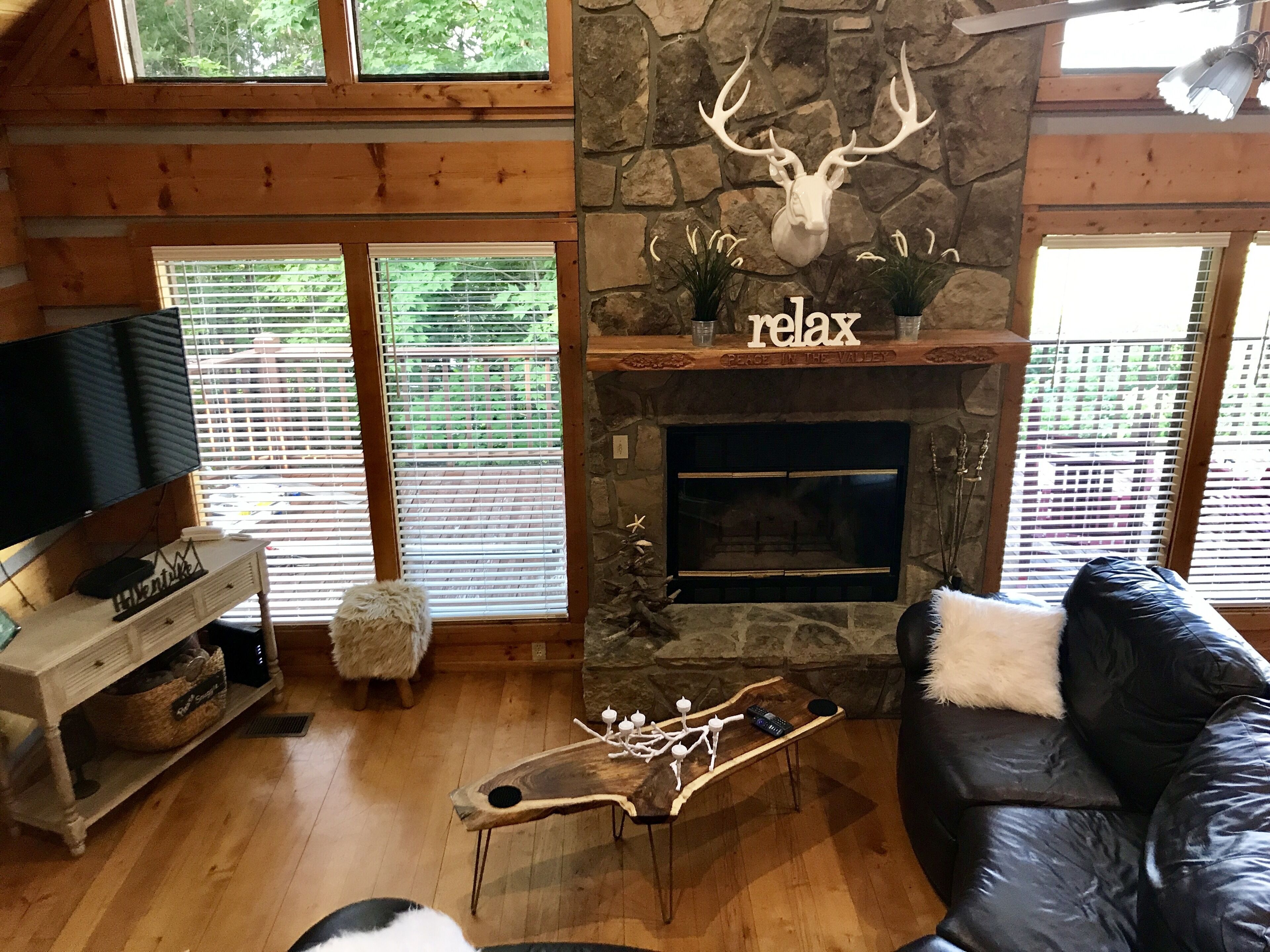 Amazing View! Hot Tub, Sauna, Game-room, Pool, Wood Fireplace And Firepit - Townsend, TN