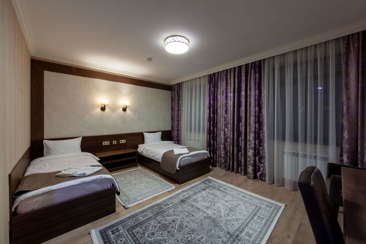 Quarto Twin Standard | 1 quarto, cofre no quarto, secretária