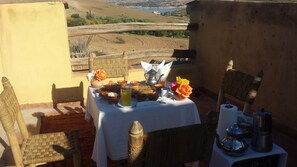 Pequeno-almoço continental diário incluído 