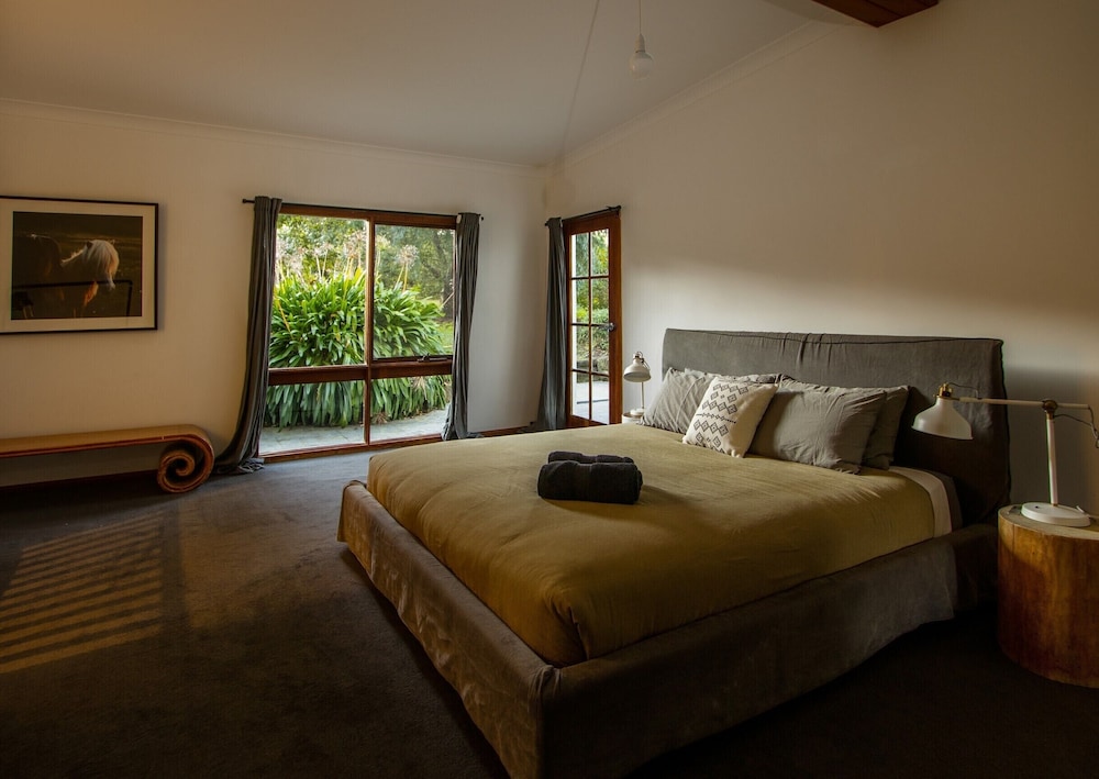 The Maple Lodge Farm Stay - Alpacas, Pigs, Goats And Outdoor Pizza Oven - Robertson, Australia