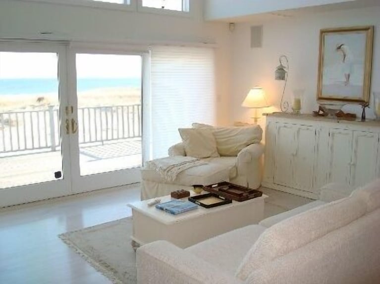 Oceanfront Home, Views From Each Room, Spectacular Sunrises And Sunsets - Wildwood lake, Riverhead