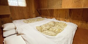 Quarto Twin | Cofre no quarto, secretária 