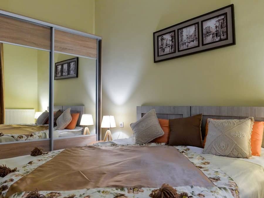 Quarto Duplo ou Twin, 2 camas individuais | Com decoração personalizada, com mobília individualizada, secretária