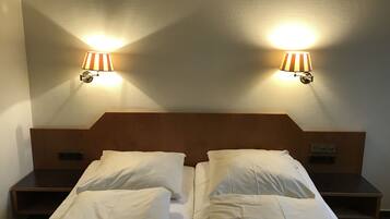 Quarto casal | Escrivaninha, Wi-Fi de cortesia, roupa de cama