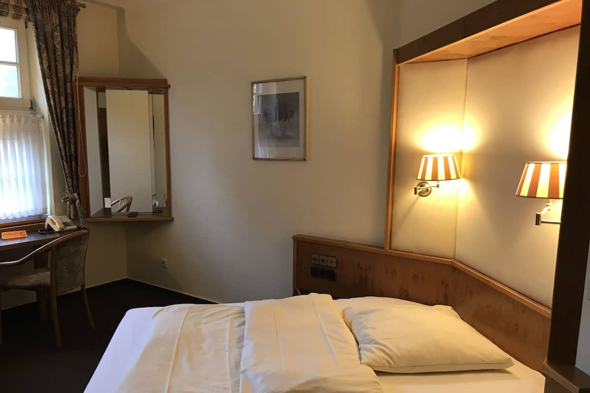 Quarto Individual Comfort | Secretária, Wi-fi grátis, roupa de cama fornecida