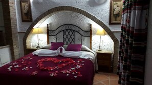 Suíte, banheira de hidromassagem (Cave, 2 pax) | Roupa de cama