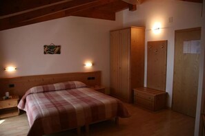 Cofres nos quartos, Wi-Fi de cortesia, roupa de cama