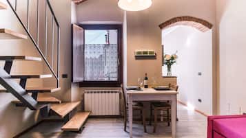 Apartamento, 2 quartos | Comodidades do quarto