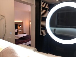 Quarto casal premium | Banheiro | Chuveiro, produtos de toalete grátis, secador de cabelo 